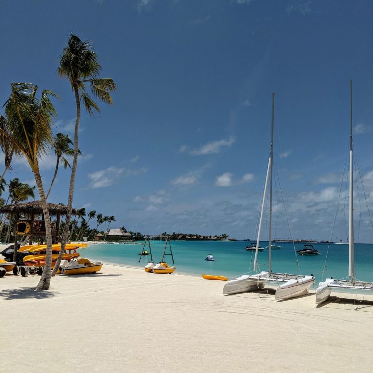 Hotel Review: Waldorf Astoria Maldives Ithaafushi (Beach and Grand Reef ...