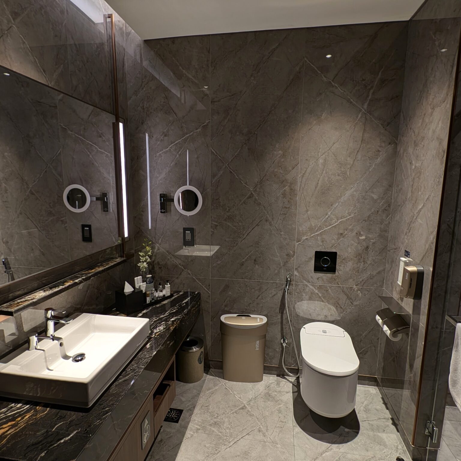 Flight Review: First Class, Singapore Airlines SQ636 SIN-HND (Boeing ...