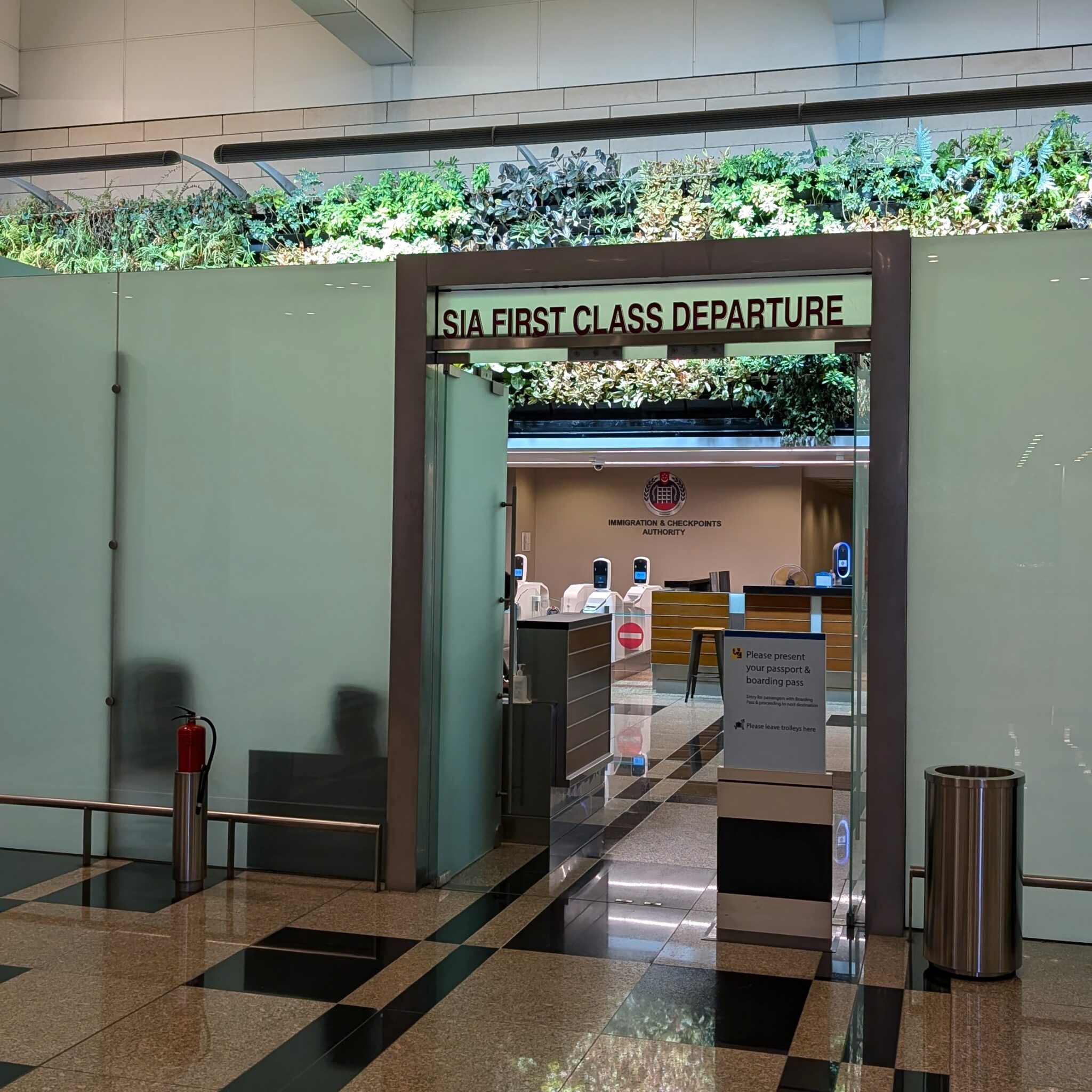 Flight Review: First Class, Singapore Airlines SQ636 SIN-HND (Boeing ...