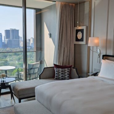 Hotel Review: The Ritz-Carlton Bangkok (Deluxe King with Lumpini Park ...