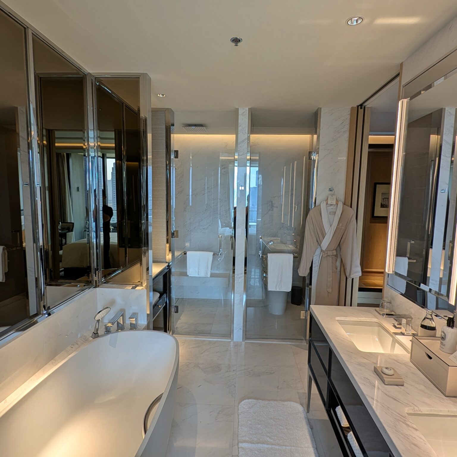 Hotel Review: The Ritz-Carlton Bangkok (Deluxe King with Lumpini Park ...